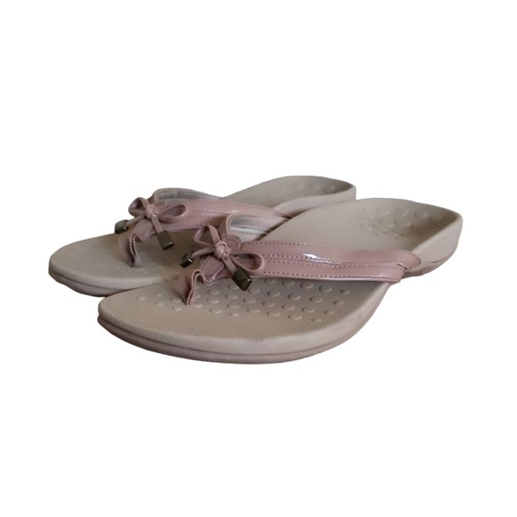 Vionic | Shoes | Vionic Bella X Macaroon Patent Bow Thong Flat Sandals ...